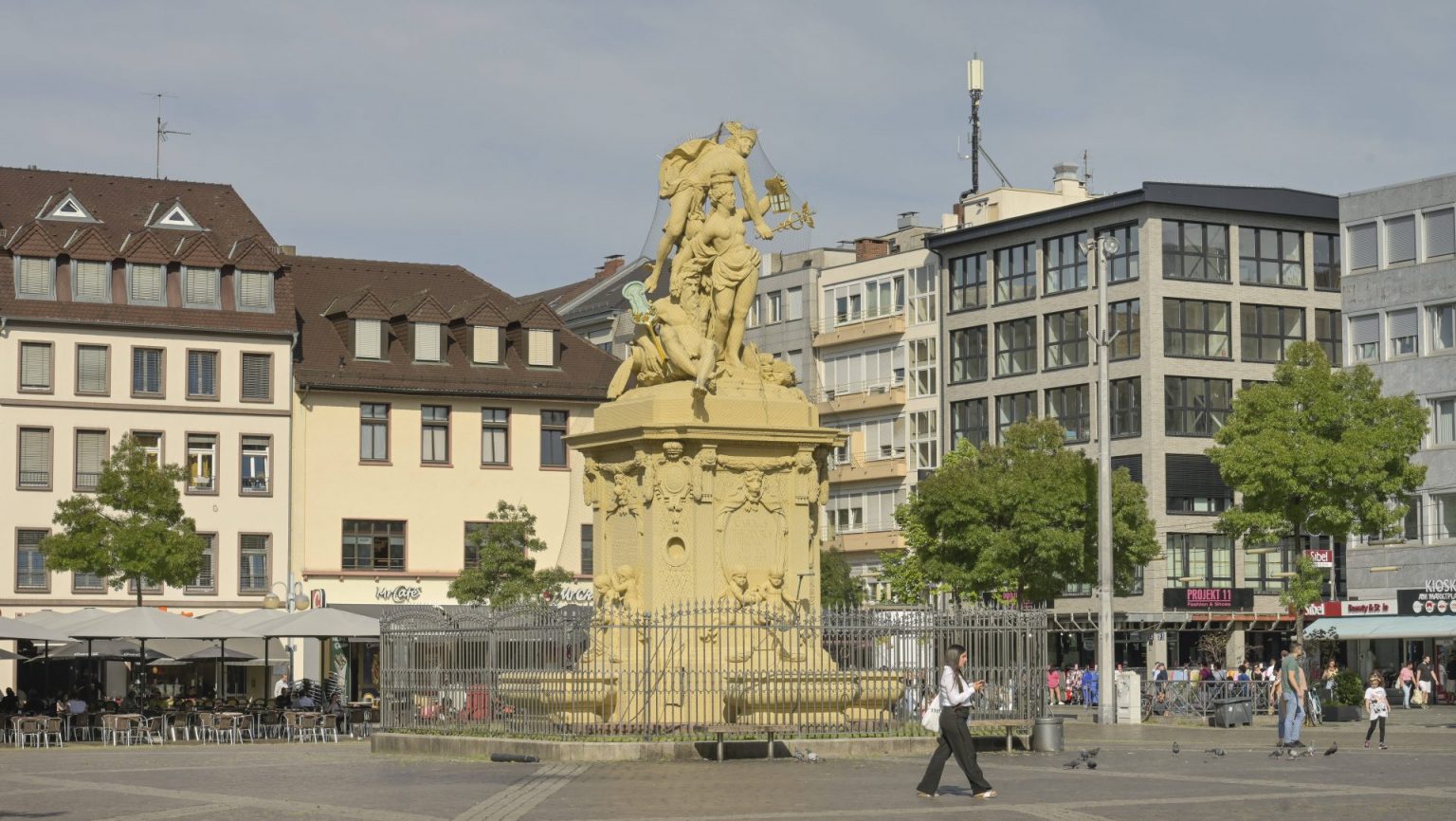 Ein Jahr nach Anschlag in Mannheim - erneut kommt es am Ort der Tat zu ...