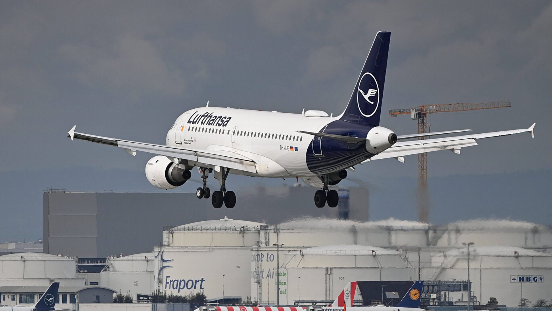 Kosten zu hoch: Lufthansa will mehrere tausend Stellen streichen ...