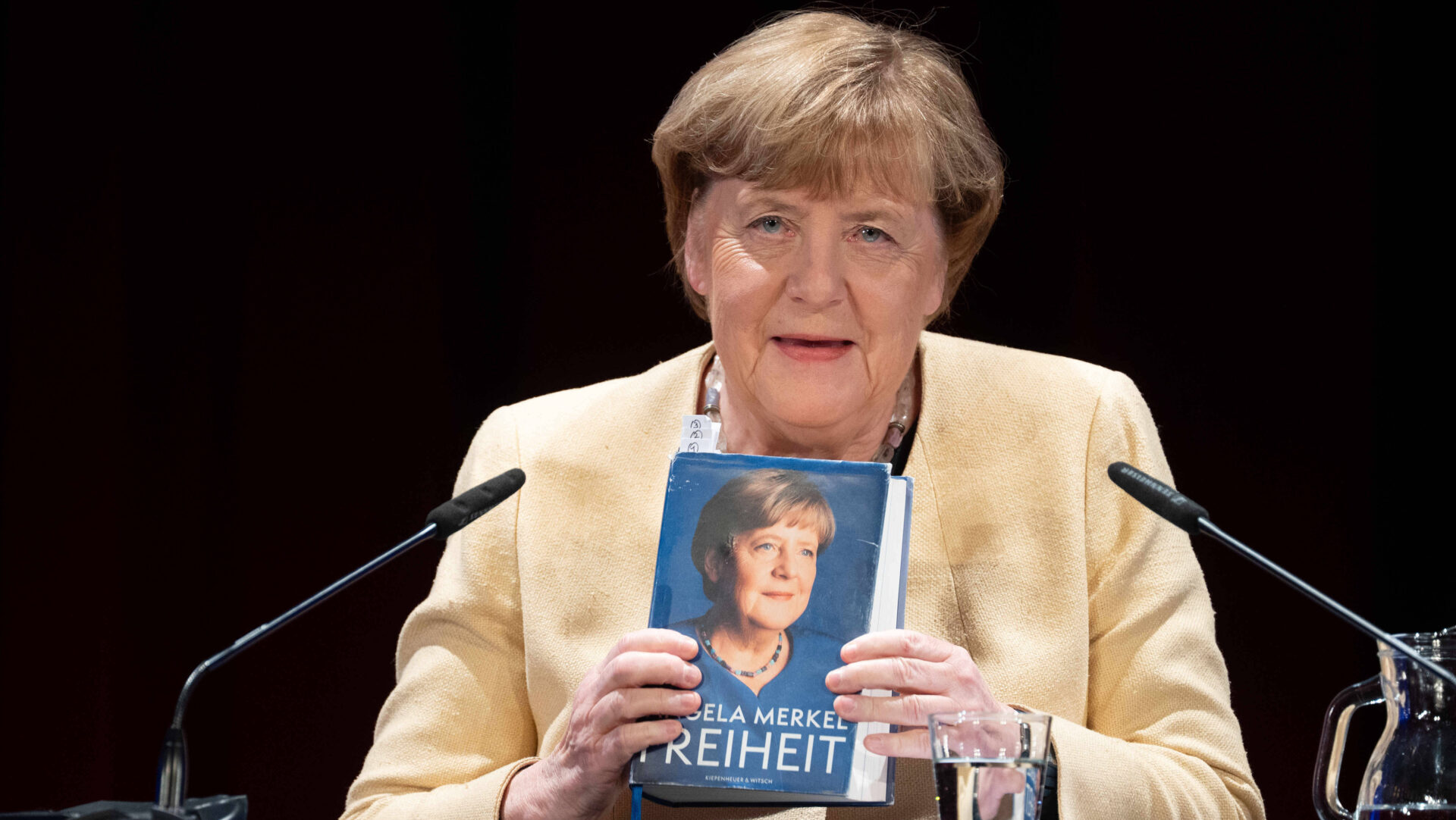 Angela Merkel erklärt ihre Stasi-Akten zur Privatsache - Apollo News